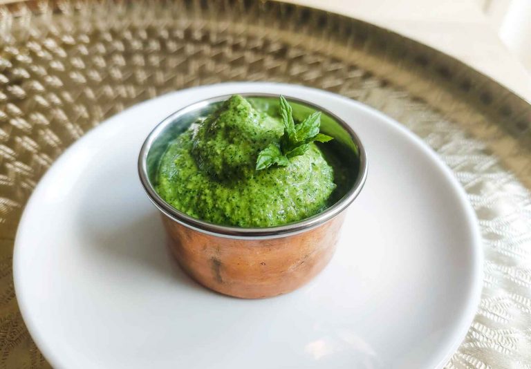 Grünes Chutney aus Minze und Koriander - mampfness